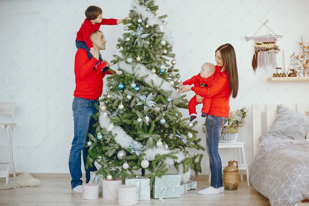 24 Amazing Family Christmas Photoshoot Ideas